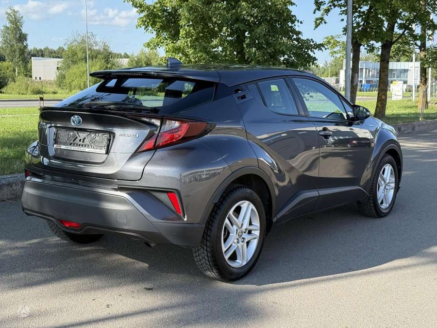 Grey Toyota C-HR 2021 in Panevezys, with an engine capacity of 1.80 L and mileage of 54 thousand km for 17900 €, photo 19 on AUTOMOTO.COM.LV