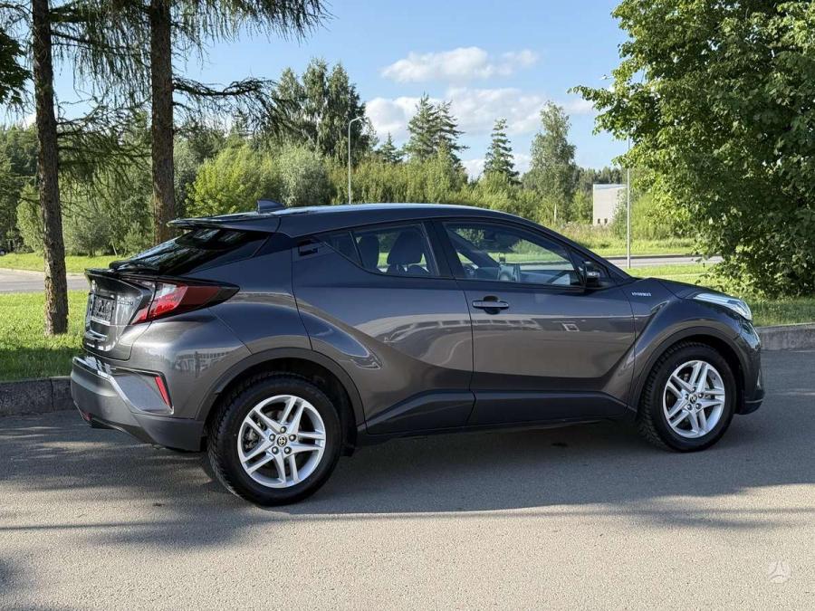 Grey Toyota C-HR 2021 in Panevezys, with an engine capacity of 1.80 L and mileage of 54 thousand km for 17900 €, photo 21 on AUTOMOTO.COM.LV