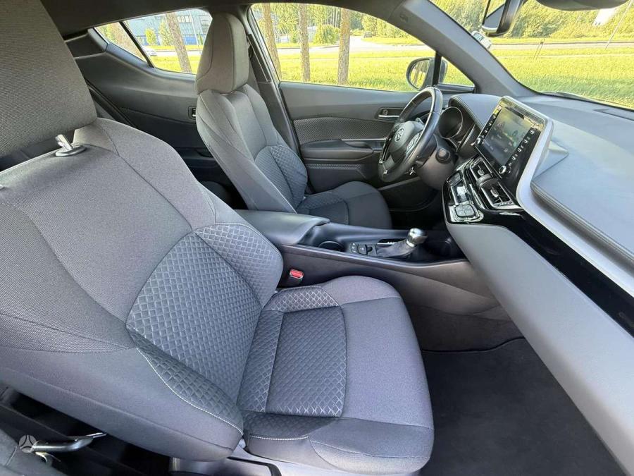Grey Toyota C-HR 2021 in Panevezys, with an engine capacity of 1.80 L and mileage of 54 thousand km for 17900 €, photo 23 on AUTOMOTO.COM.LV