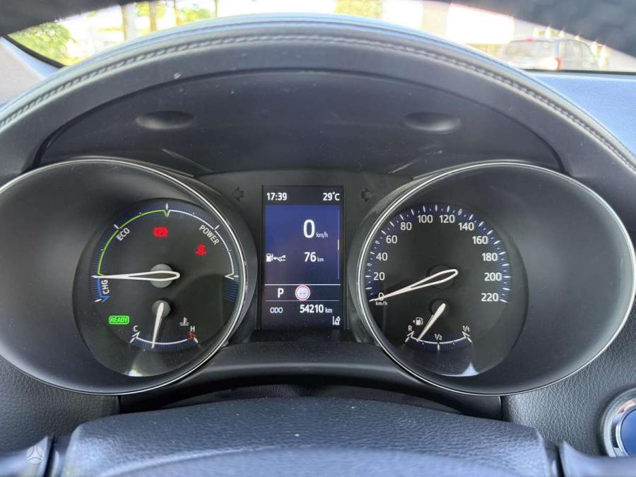 Grey Toyota C-HR 2021 in Panevezys, with an engine capacity of 1.80 L and mileage of 54 thousand km for 17900 €, photo 27 on AUTOMOTO.COM.LV
