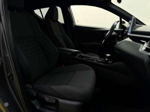 Grey Toyota C-HR 2021 in Vilnius, with an engine capacity of 1.80 L and mileage of 75 thousand km for 18900 €, photo 15 on AUTOMOTO.COM.LV
