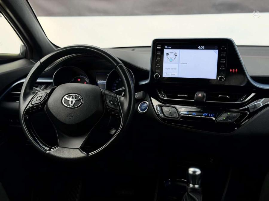 Grey Toyota C-HR 2021 in Vilnius, with an engine capacity of 1.80 L and mileage of 75 thousand km for 18900 €, photo 17 on AUTOMOTO.COM.LV