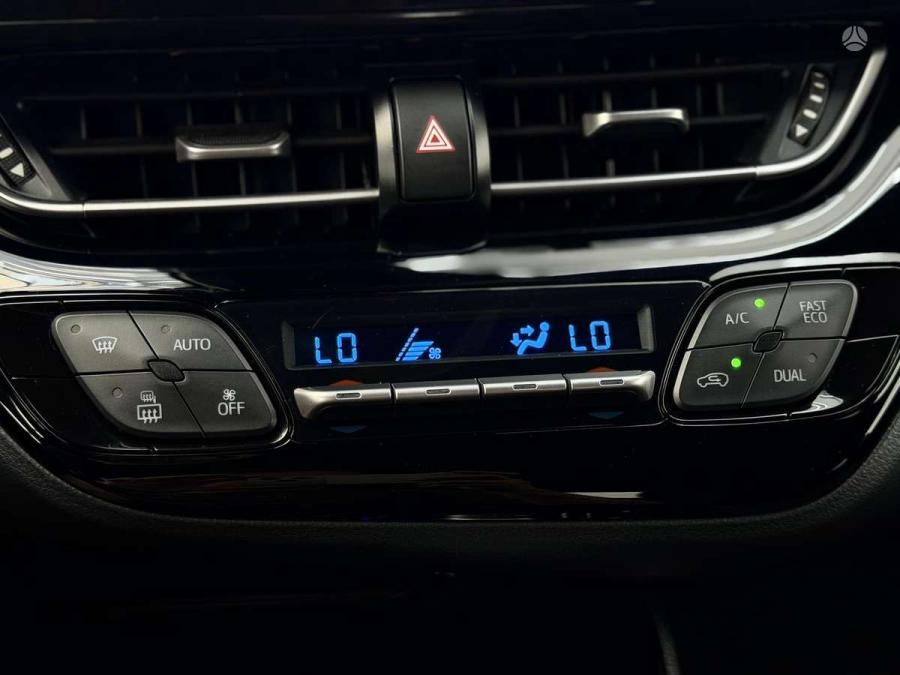 Grey Toyota C-HR 2021 in Vilnius, with an engine capacity of 1.80 L and mileage of 75 thousand km for 18900 €, photo 24 on AUTOMOTO.COM.LV