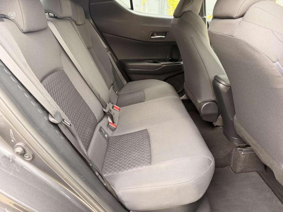 Pelēks Toyota C-HR 2021 Viļņa, ar dzinēja tilpumu 1.80 L un nobraukumu 176 tūkst. km par 16650 €, foto 16 vietnē AUTOMOTO.COM.LV