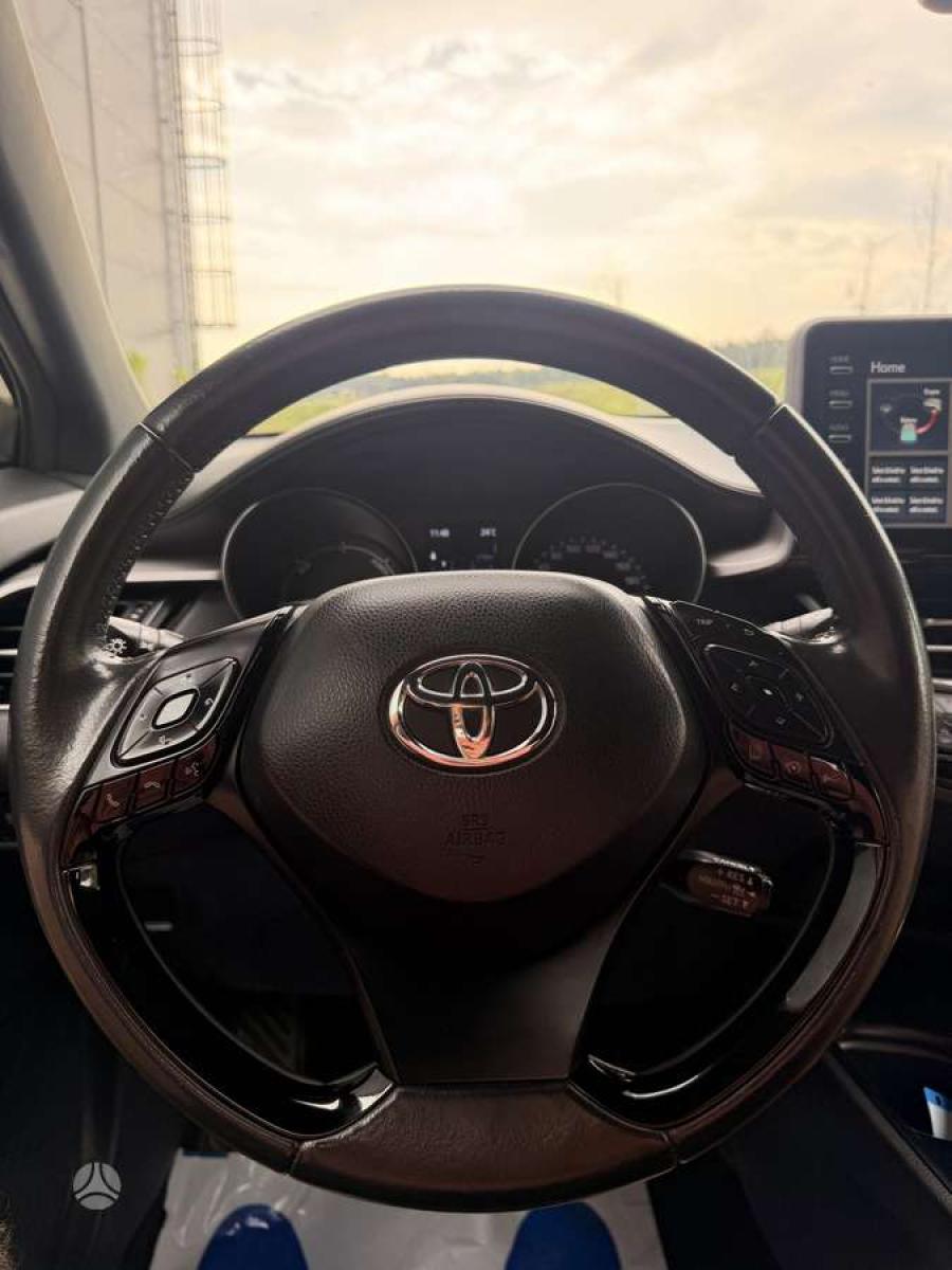 Pelēks Toyota C-HR 2021 Viļņa, ar dzinēja tilpumu 1.80 L un nobraukumu 176 tūkst. km par 16650 €, foto 21 vietnē AUTOMOTO.COM.LV