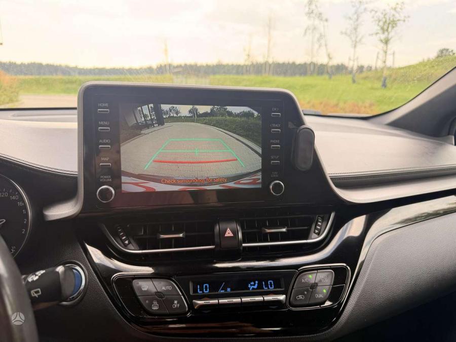 Pelēks Toyota C-HR 2021 Viļņa, ar dzinēja tilpumu 1.80 L un nobraukumu 176 tūkst. km par 16650 €, foto 22 vietnē AUTOMOTO.COM.LV