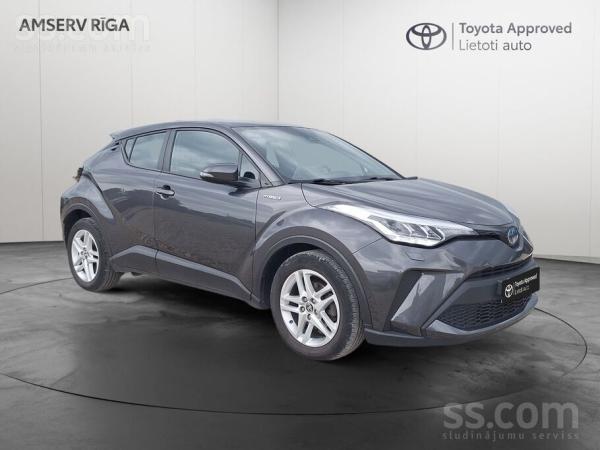 Grey Toyota C-HR 2021 in Riga, with an engine capacity of 1.80 L and mileage of 95 thousand km for 19200 €, photo 3 on AUTOMOTO.COM.LV