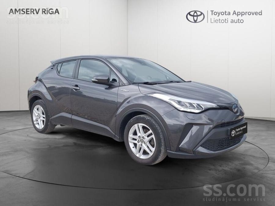 Серый Тойота C-HR 2021 в Рига, объемом двигателя 1.80 л и пробегом 95 тыс. км за 19200 €, фото 4 на AUTOMOTO.COM.LV