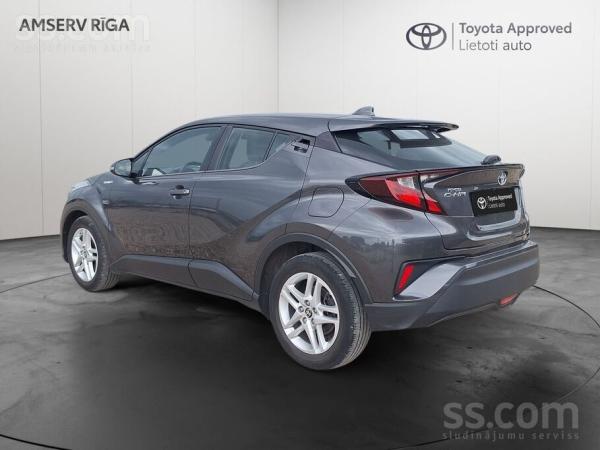 Grey Toyota C-HR 2021 in Riga, with an engine capacity of 1.80 L and mileage of 95 thousand km for 19200 €, photo 4 on AUTOMOTO.COM.LV