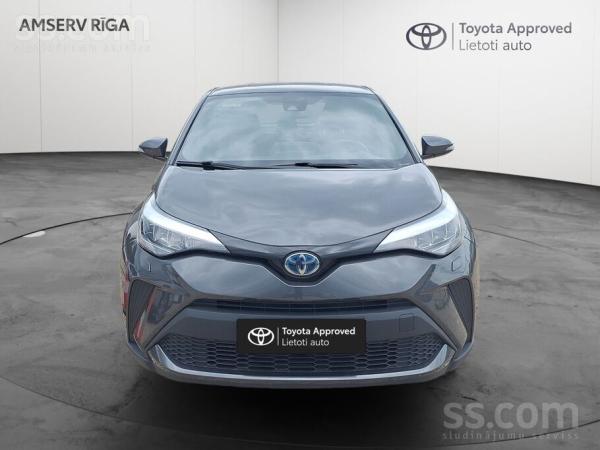 Grey Toyota C-HR 2021 in Riga, with an engine capacity of 1.80 L and mileage of 95 thousand km for 19200 €, photo 5 on AUTOMOTO.COM.LV