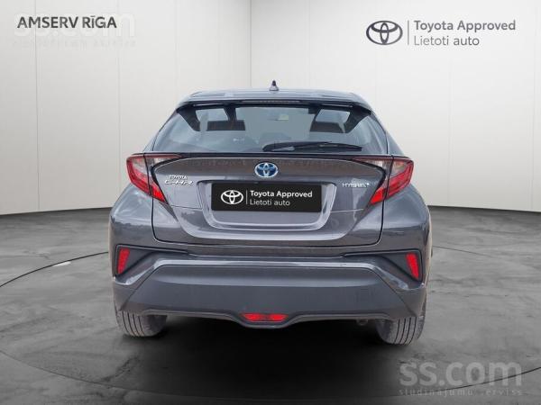 Grey Toyota C-HR 2021 in Riga, with an engine capacity of 1.80 L and mileage of 95 thousand km for 19200 €, photo 6 on AUTOMOTO.COM.LV