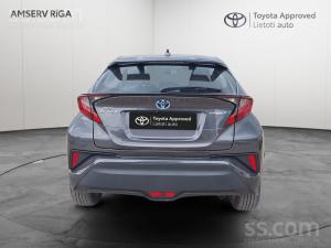 Серый Тойота C-HR 2021 в Рига, объемом двигателя 1.80 л и пробегом 95 тыс. км за 19200 €, фото 7 на AUTOMOTO.COM.LV