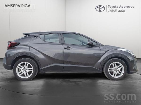 Grey Toyota C-HR 2021 in Riga, with an engine capacity of 1.80 L and mileage of 95 thousand km for 19200 €, photo 8 on AUTOMOTO.COM.LV