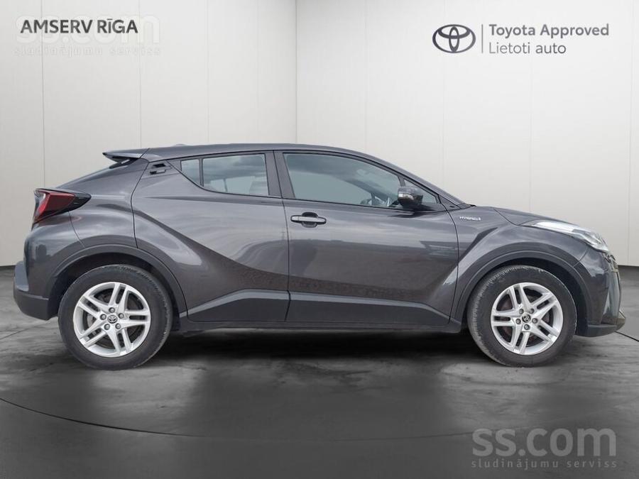 Серый Тойота C-HR 2021 в Рига, объемом двигателя 1.80 л и пробегом 95 тыс. км за 19200 €, фото 9 на AUTOMOTO.COM.LV