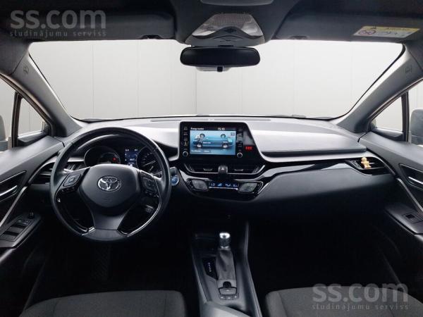 Grey Toyota C-HR 2021 in Riga, with an engine capacity of 1.80 L and mileage of 95 thousand km for 19200 €, photo 9 on AUTOMOTO.COM.LV