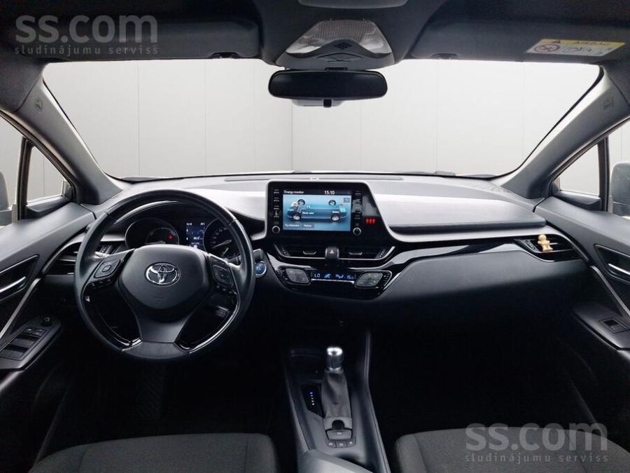 Серый Тойота C-HR 2021 в Рига, объемом двигателя 1.80 л и пробегом 95 тыс. км за 19200 €, фото 10 на AUTOMOTO.COM.LV