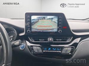 Серый Тойота C-HR 2021 в Рига, объемом двигателя 1.80 л и пробегом 95 тыс. км за 19200 €, фото 16 на AUTOMOTO.COM.LV