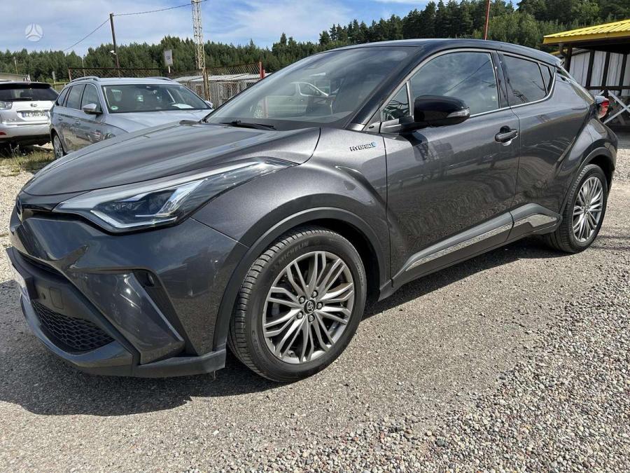 Grey Toyota C-HR 2021 in Vilnius, with an engine capacity of 1.99 L and mileage of 94 thousand km for 22300 €, photo 1 on AUTOMOTO.COM.LV