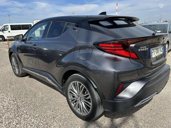 Grey Toyota C-HR 2021 in Vilnius, with an engine capacity of 1.99 L and mileage of 94 thousand km for 22300 €, photo 4 on AUTOMOTO.COM.LV