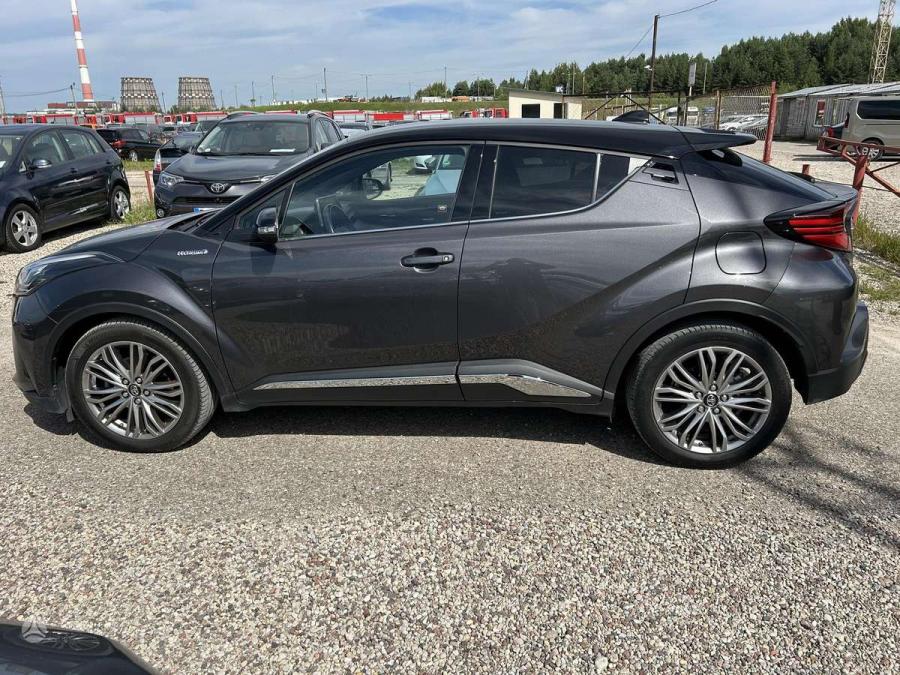 Grey Toyota C-HR 2021 in Vilnius, with an engine capacity of 1.99 L and mileage of 94 thousand km for 22300 €, photo 8 on AUTOMOTO.COM.LV