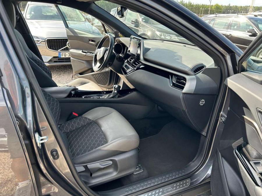 Grey Toyota C-HR 2021 in Vilnius, with an engine capacity of 1.99 L and mileage of 94 thousand km for 22300 €, photo 12 on AUTOMOTO.COM.LV
