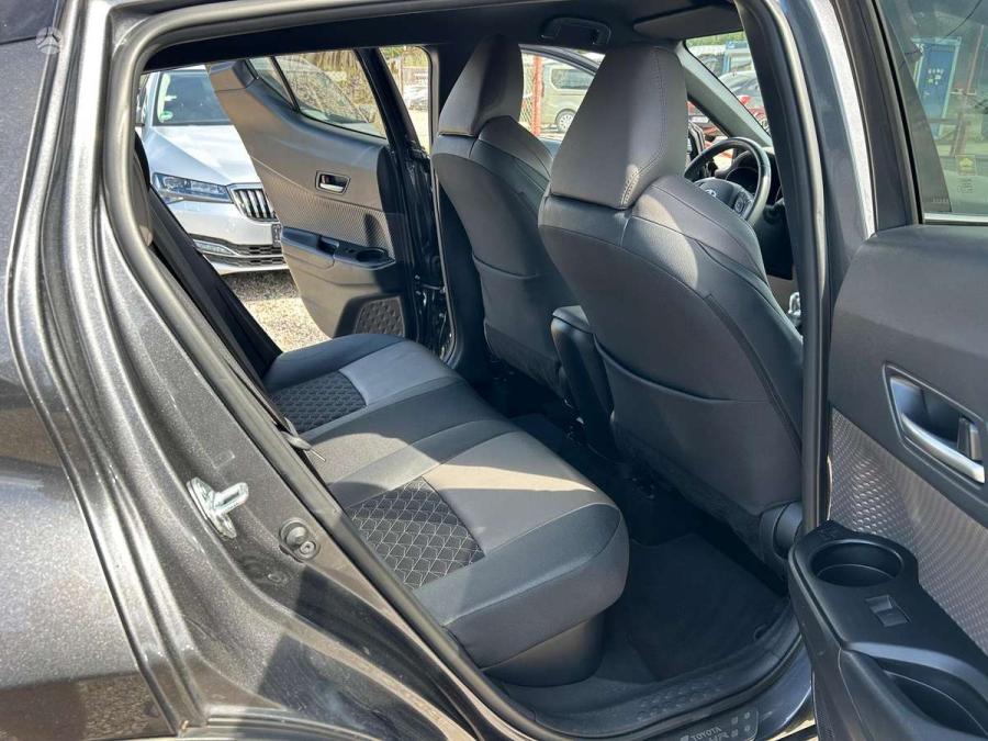 Grey Toyota C-HR 2021 in Vilnius, with an engine capacity of 1.99 L and mileage of 94 thousand km for 22300 €, photo 13 on AUTOMOTO.COM.LV