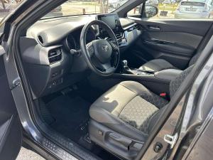 Grey Toyota C-HR 2021 in Vilnius, with an engine capacity of 1.99 L and mileage of 94 thousand km for 22300 €, photo 15 on AUTOMOTO.COM.LV
