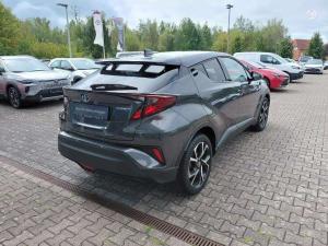Pelēks Toyota C-HR 2021 Viļņa, ar dzinēja tilpumu 1.80 L un nobraukumu 100 tūkst. km par 17999 €, foto  vietnē AUTOMOTO.COM.LV