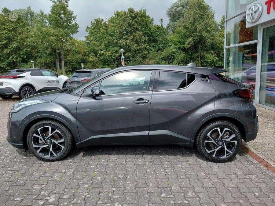 Серый Тойота C-HR 2021 в Вильнюс, объемом двигателя 1.80 л и пробегом 100 тыс. км за 17999 €, фото 4 на AUTOMOTO.COM.LV