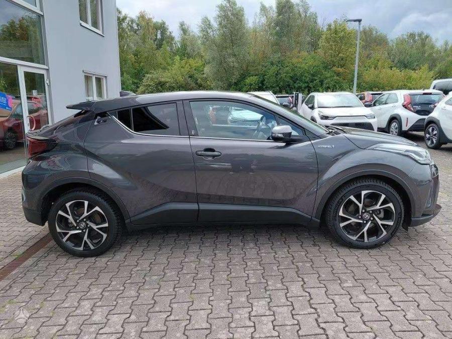 Серый Тойота C-HR 2021 в Вильнюс, объемом двигателя 1.80 л и пробегом 100 тыс. км за 17999 €, фото 6 на AUTOMOTO.COM.LV