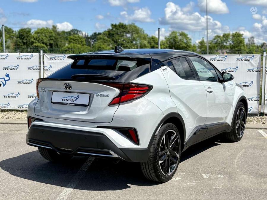Серый Тойота C-HR 2021 в Вильнюс, объемом двигателя 1.99 л и пробегом 150 тыс. км за 21800 €, фото 3 на AUTOMOTO.COM.LV