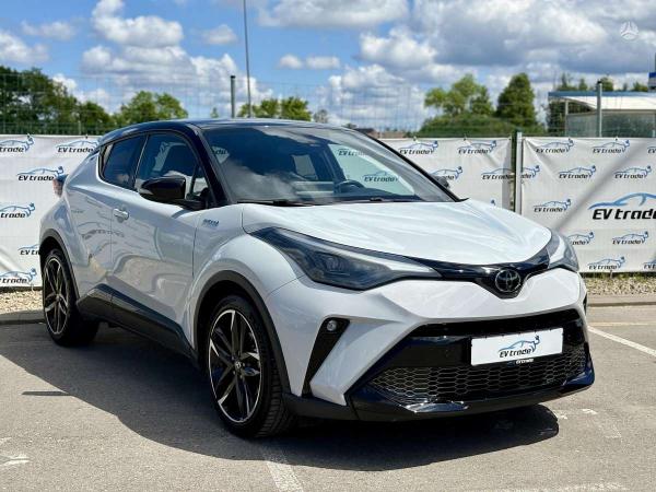 Grey Toyota C-HR 2021 in Vilnius, with an engine capacity of 1.99 L and mileage of 150 thousand km for 21800 €, photo 3 on AUTOMOTO.COM.LV