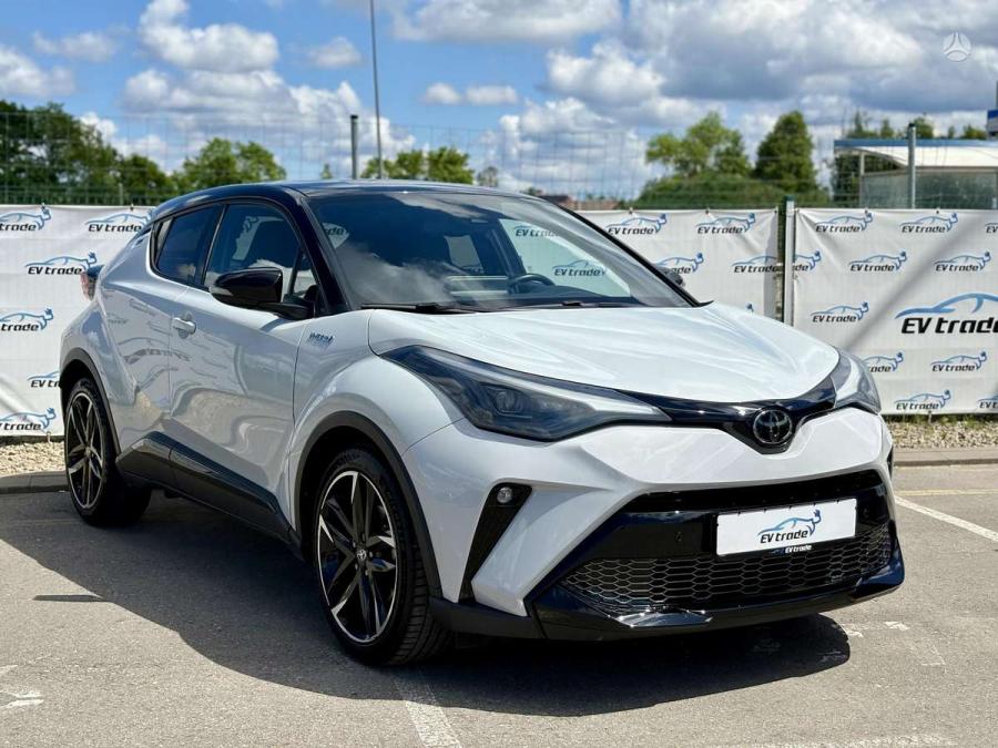 Серый Тойота C-HR 2021 в Вильнюс, объемом двигателя 1.99 л и пробегом 150 тыс. км за 21800 €, фото 4 на AUTOMOTO.COM.LV