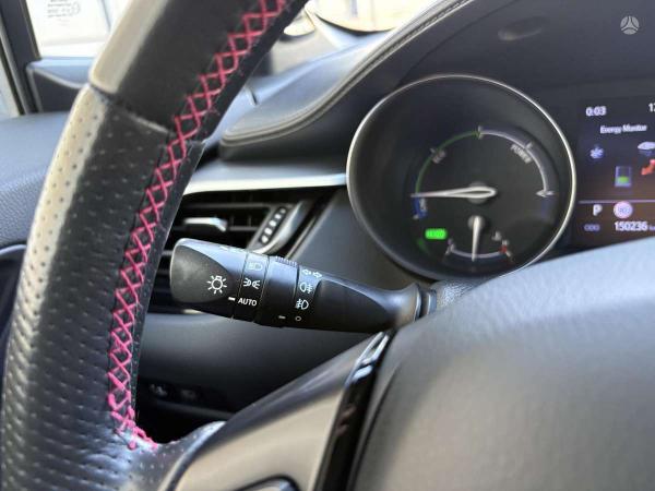 Grey Toyota C-HR 2021 in Vilnius, with an engine capacity of 1.99 L and mileage of 150 thousand km for 21800 €, photo 8 on AUTOMOTO.COM.LV