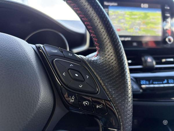 Grey Toyota C-HR 2021 in Vilnius, with an engine capacity of 1.99 L and mileage of 150 thousand km for 21800 €, photo 9 on AUTOMOTO.COM.LV