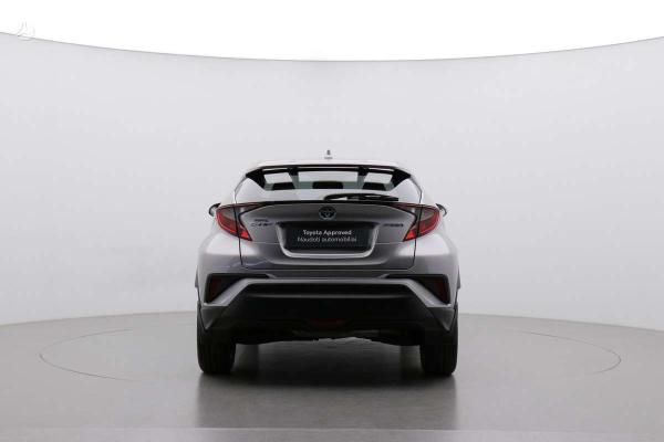Grey Toyota C-HR 2021 in Vilnius, with an engine capacity of 1.80 L and mileage of 39 thousand km for 23900 €, photo 5 on AUTOMOTO.COM.LV