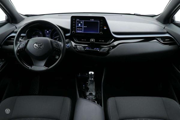 Grey Toyota C-HR 2021 in Vilnius, with an engine capacity of 1.80 L and mileage of 39 thousand km for 23900 €, photo 7 on AUTOMOTO.COM.LV