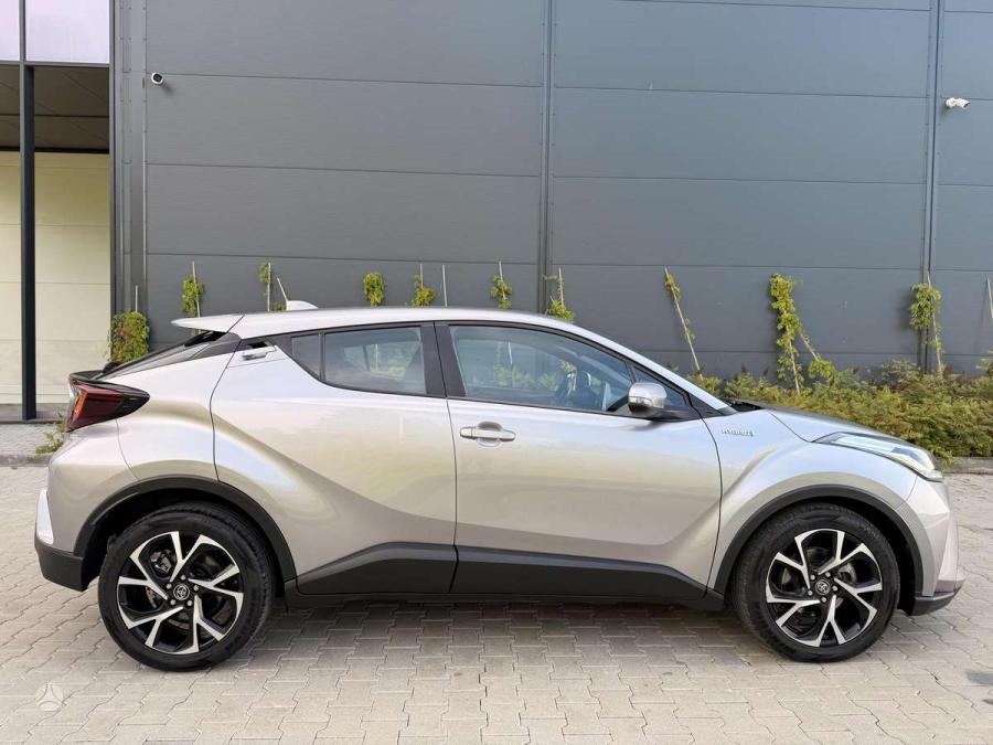 Серый Тойота C-HR 2021 в Вильнюс, объемом двигателя 1.80 л и пробегом 146 тыс. км за 19350 €, фото 5 на AUTOMOTO.COM.LV