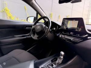 Серый Тойота C-HR 2021 в Вильнюс, объемом двигателя 1.80 л и пробегом 146 тыс. км за 19350 €, фото 28 на AUTOMOTO.COM.LV