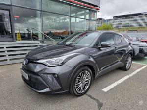 Grey Toyota C-HR 2021 in Vilnius, with an engine capacity of 1.99 L and mileage of 62 thousand km for 25650 €, photo  on AUTOMOTO.COM.LV