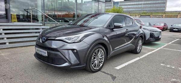 Pelēks Toyota C-HR 2021 Viļņa, ar dzinēja tilpumu 1.99 L un nobraukumu 62 tūkst. km par 25650 €, foto 2 vietnē AUTOMOTO.COM.LV