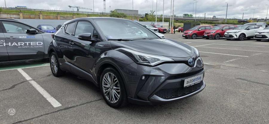 Grey Toyota C-HR 2021 in Vilnius, with an engine capacity of 1.99 L and mileage of 62 thousand km for 25650 €, photo 4 on AUTOMOTO.COM.LV