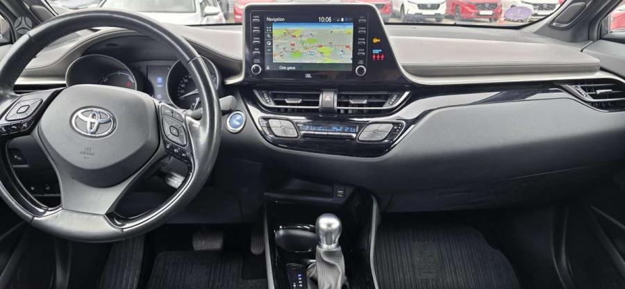 Grey Toyota C-HR 2021 in Vilnius, with an engine capacity of 1.99 L and mileage of 62 thousand km for 25650 €, photo 8 on AUTOMOTO.COM.LV