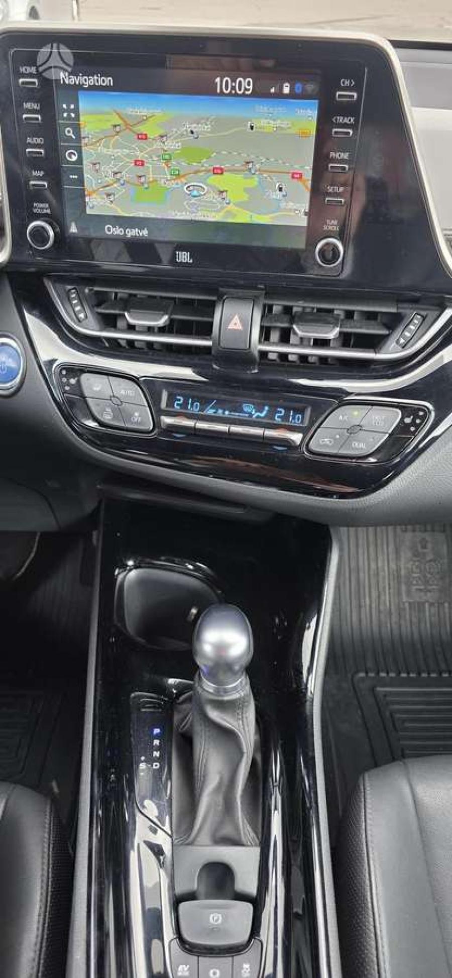 Grey Toyota C-HR 2021 in Vilnius, with an engine capacity of 1.99 L and mileage of 62 thousand km for 25650 €, photo 16 on AUTOMOTO.COM.LV