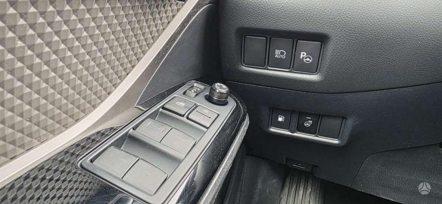 Grey Toyota C-HR 2021 in Vilnius, with an engine capacity of 1.99 L and mileage of 62 thousand km for 25650 €, photo 17 on AUTOMOTO.COM.LV