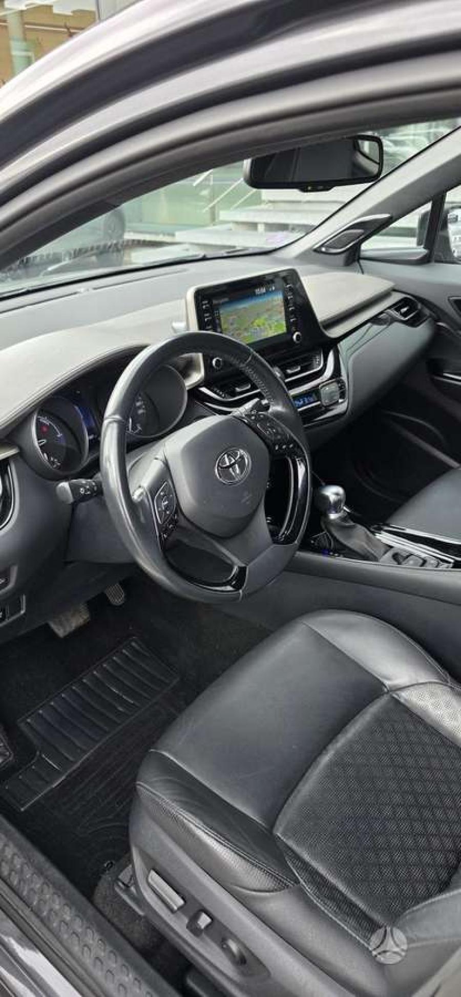 Grey Toyota C-HR 2021 in Vilnius, with an engine capacity of 1.99 L and mileage of 62 thousand km for 25650 €, photo 20 on AUTOMOTO.COM.LV