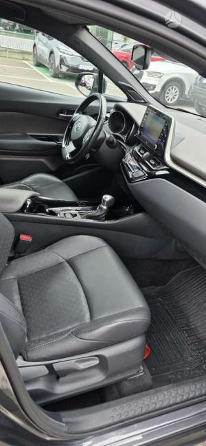 Grey Toyota C-HR 2021 in Vilnius, with an engine capacity of 1.99 L and mileage of 62 thousand km for 25650 €, photo 21 on AUTOMOTO.COM.LV