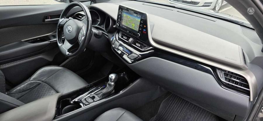 Grey Toyota C-HR 2021 in Vilnius, with an engine capacity of 1.99 L and mileage of 62 thousand km for 25650 €, photo 22 on AUTOMOTO.COM.LV