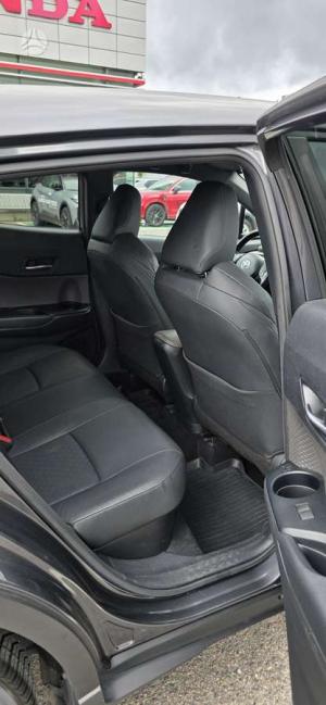 Grey Toyota C-HR 2021 in Vilnius, with an engine capacity of 1.99 L and mileage of 62 thousand km for 25650 €, photo 23 on AUTOMOTO.COM.LV