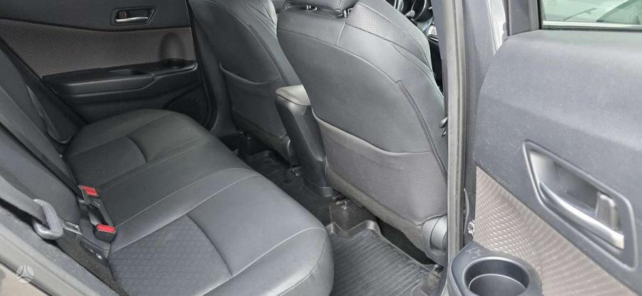 Grey Toyota C-HR 2021 in Vilnius, with an engine capacity of 1.99 L and mileage of 62 thousand km for 25650 €, photo 24 on AUTOMOTO.COM.LV